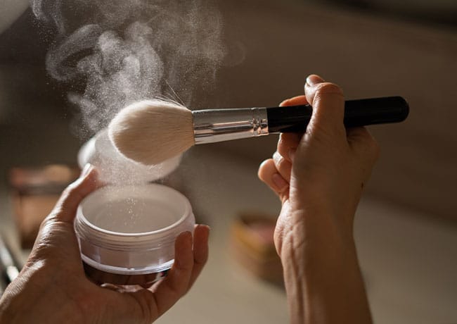 6 Common Makeup Errors That Add Years To Your Face - SHEfinds