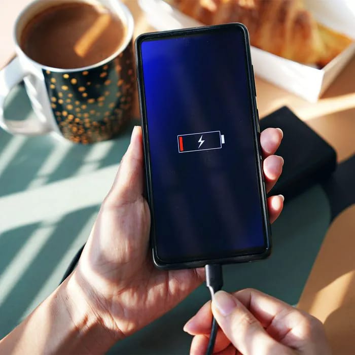 5 Common Charging Mistakes That Are Actually So Bad For Your Phone’s ...