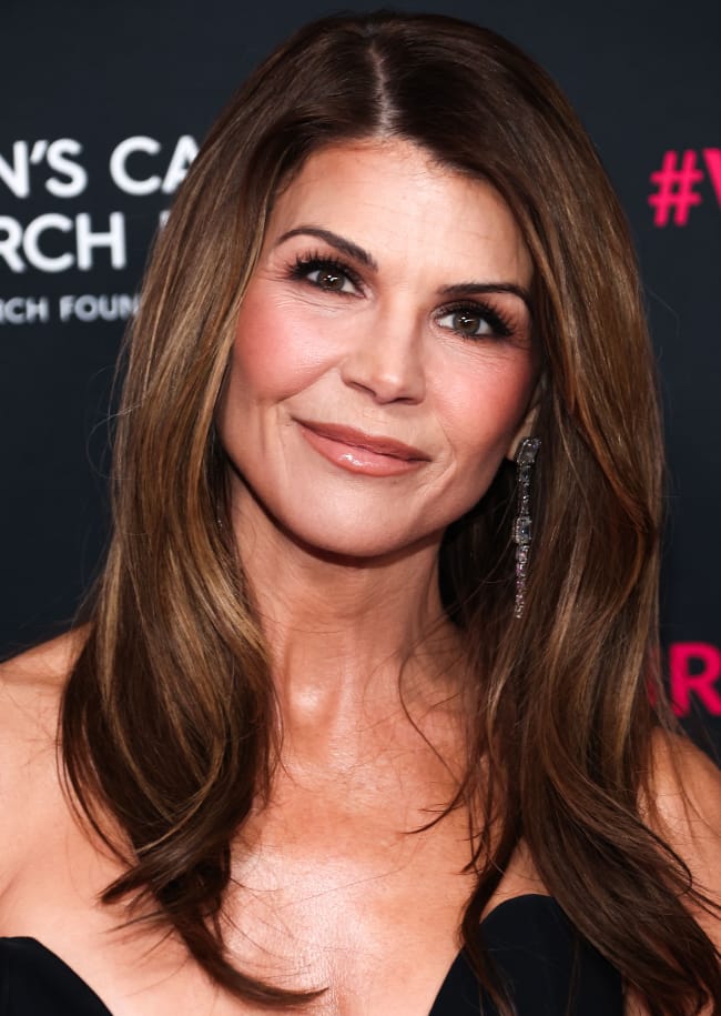 Stylists Reveal Whether A Side Part Or Middle Part Is More Flattering ...