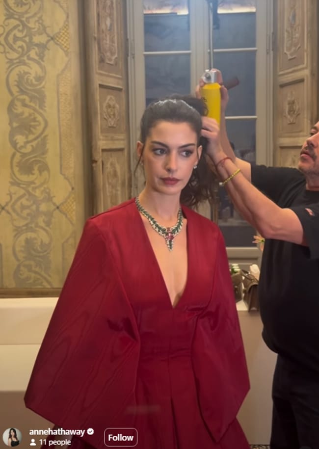 Plastic Surgeon Reacts To Anne Hathaway’s Ponytail Facelift ‘Trick’ On ...