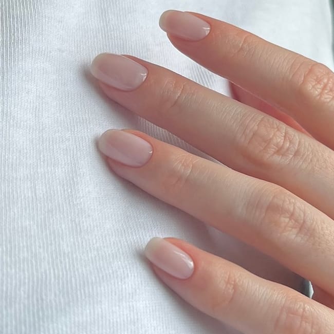All About The Viral ‘Bare Nails’ Trend Taking Over Summer 2026 - SHEfinds
