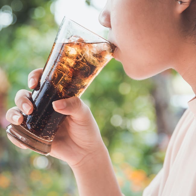 3 Summer Drinks That Speed Up Aging & Damage The Gut: Energy Drinks ...