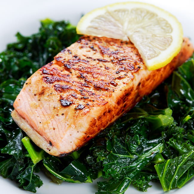 7 Anti-Inflammatory Foods To Help Women Over 40 Manage Menopause ...
