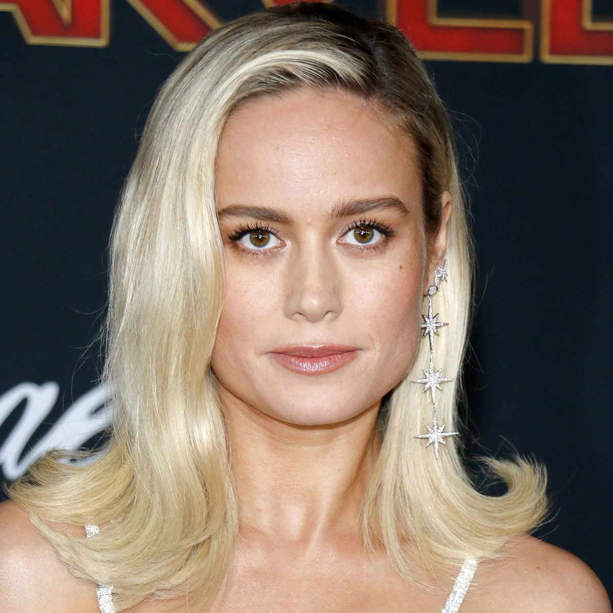 Brie Larson Shows Off Her Sculpted Legs In A Slinky High-Slit Gown ...