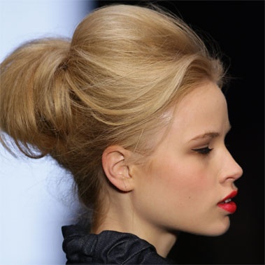 Loose Low Bun With Front Pieces Out - SHEfinds