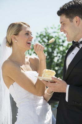 Smashing the Wedding Cake - SHEfinds