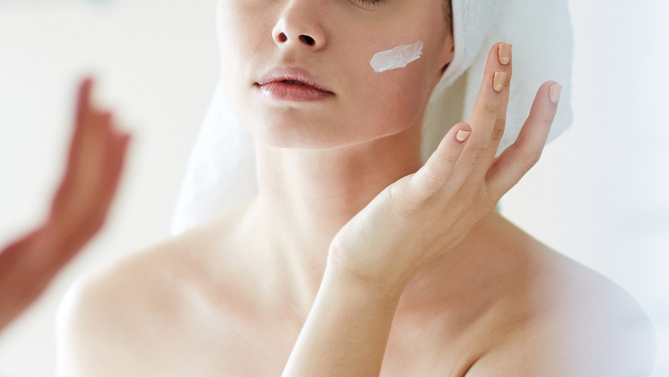Does sunscreen reverse aging? - SHEfinds Does sunscreen reverse aging? - SHEfinds