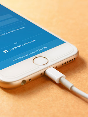 5 Ways To Charge Your iPhone Less, According To A Tech Expert - SHEfinds