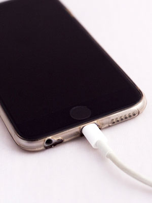 5 Ways To Charge Your iPhone Less, According To A Tech Expert - SHEfinds