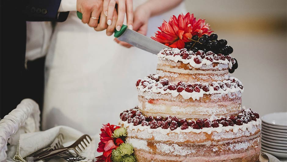 7 Hot Wedding Cake Trends For 2017 Every Bride Needs To Follow - SHEfinds