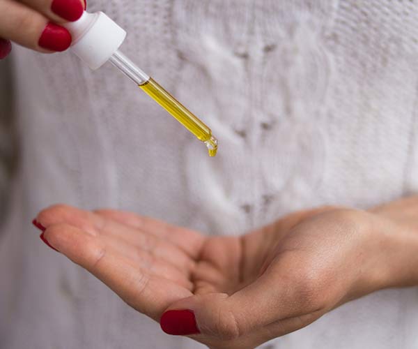 6 Useful Tips For Anyone Who Uses A Derma Roller - SHEfinds