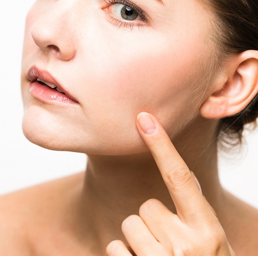 5 Natural Products Under $50 Dermatologists Swear By For Sagging Skin ...