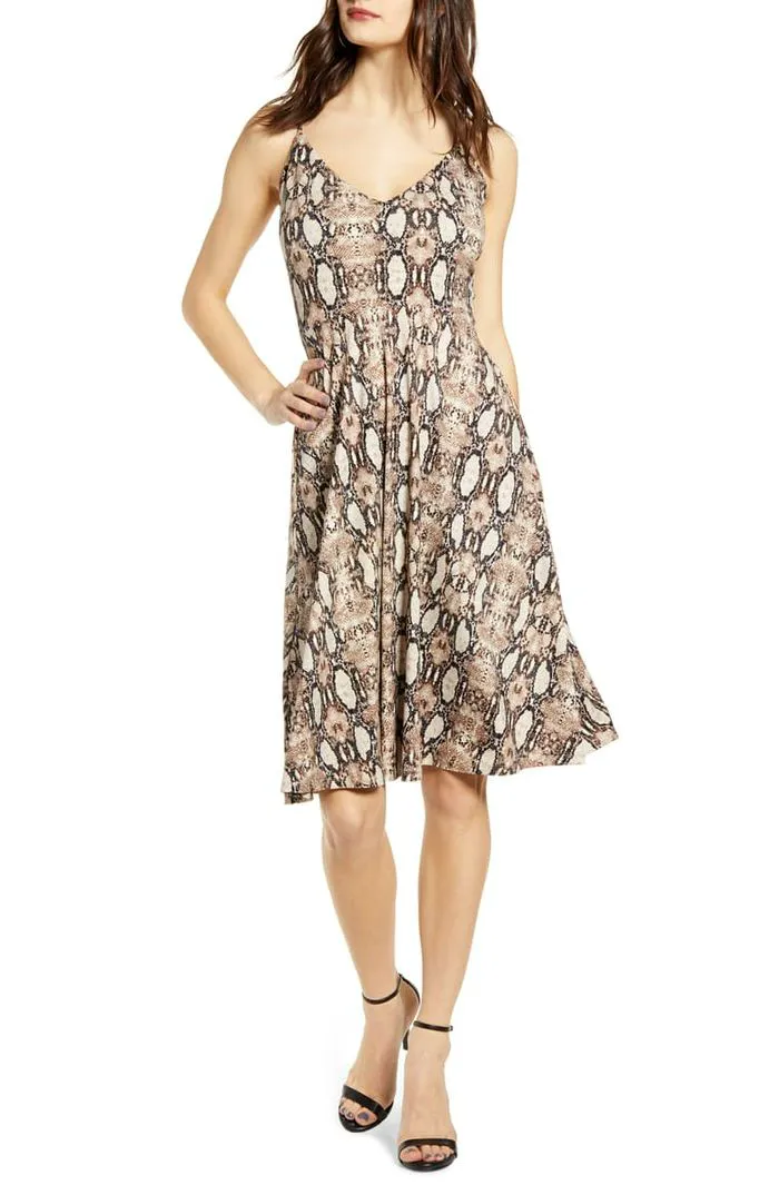 This Slimming Black Dress Is Definitely A Fall Must-Have - SHEfinds