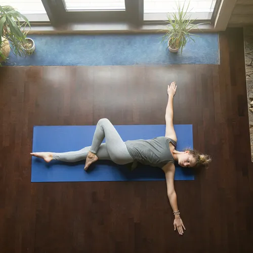 4 Life-Changing Stretches That Cure Stomach Bloat For Good - SHEfinds