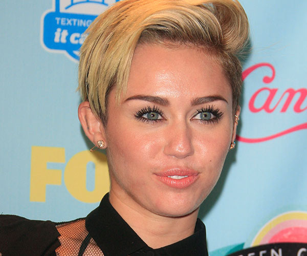 Celebs Wore Completely Sheer Dresses On The VMAs Red Carpet–Is This ...