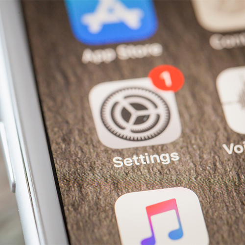 You NEED To Turn Off This iPhone Setting Right Now, According To ...