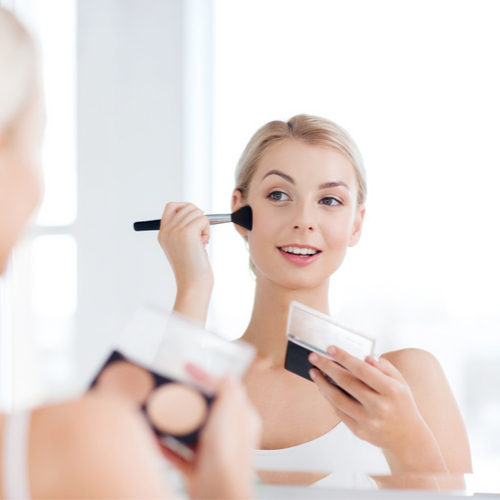 3 Highlight Tricks To Take 10 Years Off Your Face Instantly - SHEfinds