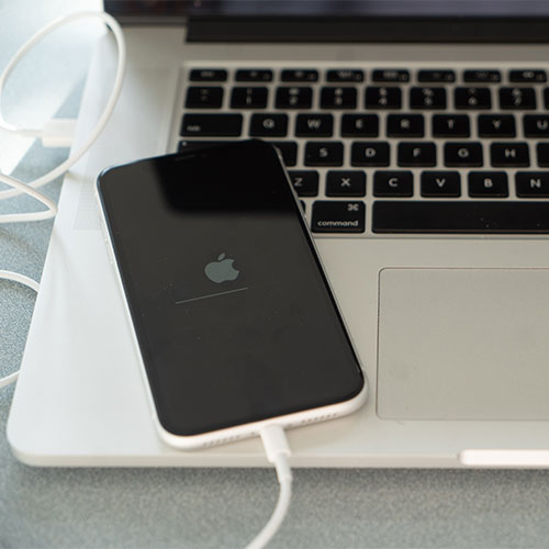 This Is The Worst Charging Mistake You Can Make, According To An Apple ...
