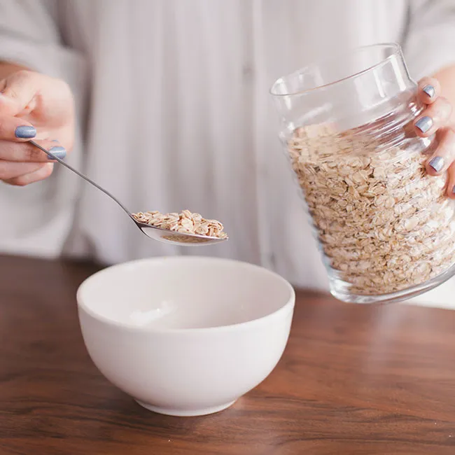 This 5-Ingredient Overnight Oats Recipe Is The Healthiest Way To Ease ...