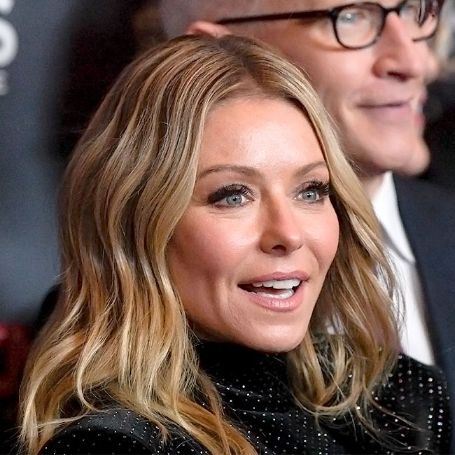 Kelly Ripa's Instagram, Twitter & Facebook on IDCrawl
