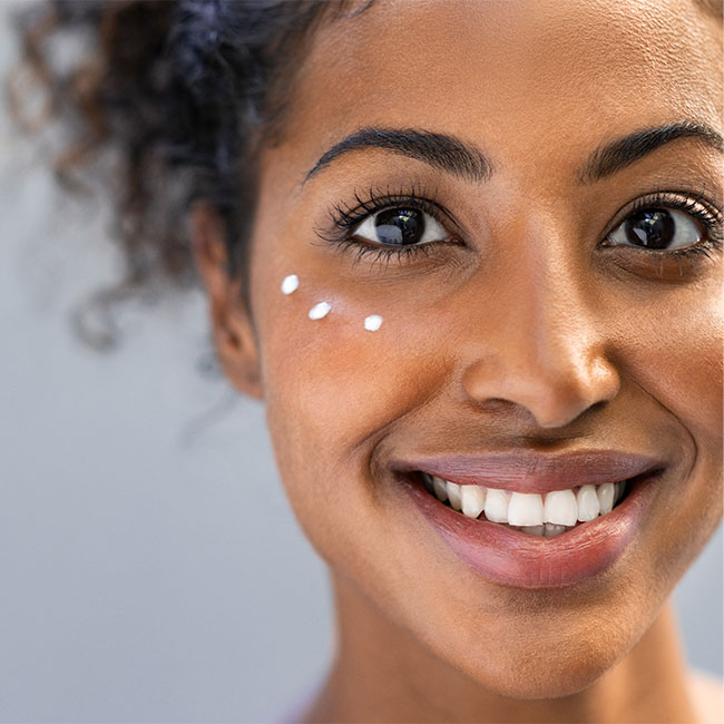 A Dermatologist Tells Us How To Properly Apply Eye Cream For Anti-Aging ...