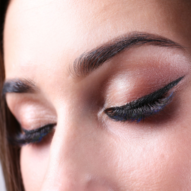 A Makeup Artist Tells Us How To Apply Winged Eyeliner Like A Pro - SHEfinds