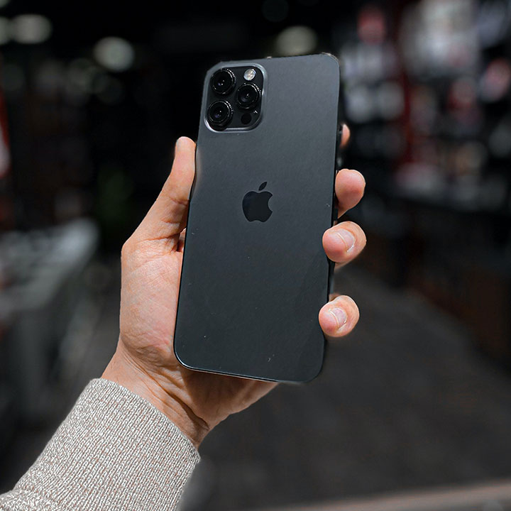 The One iPhone Mistake That’s Draining Your Battery, Tech Experts Warn ...