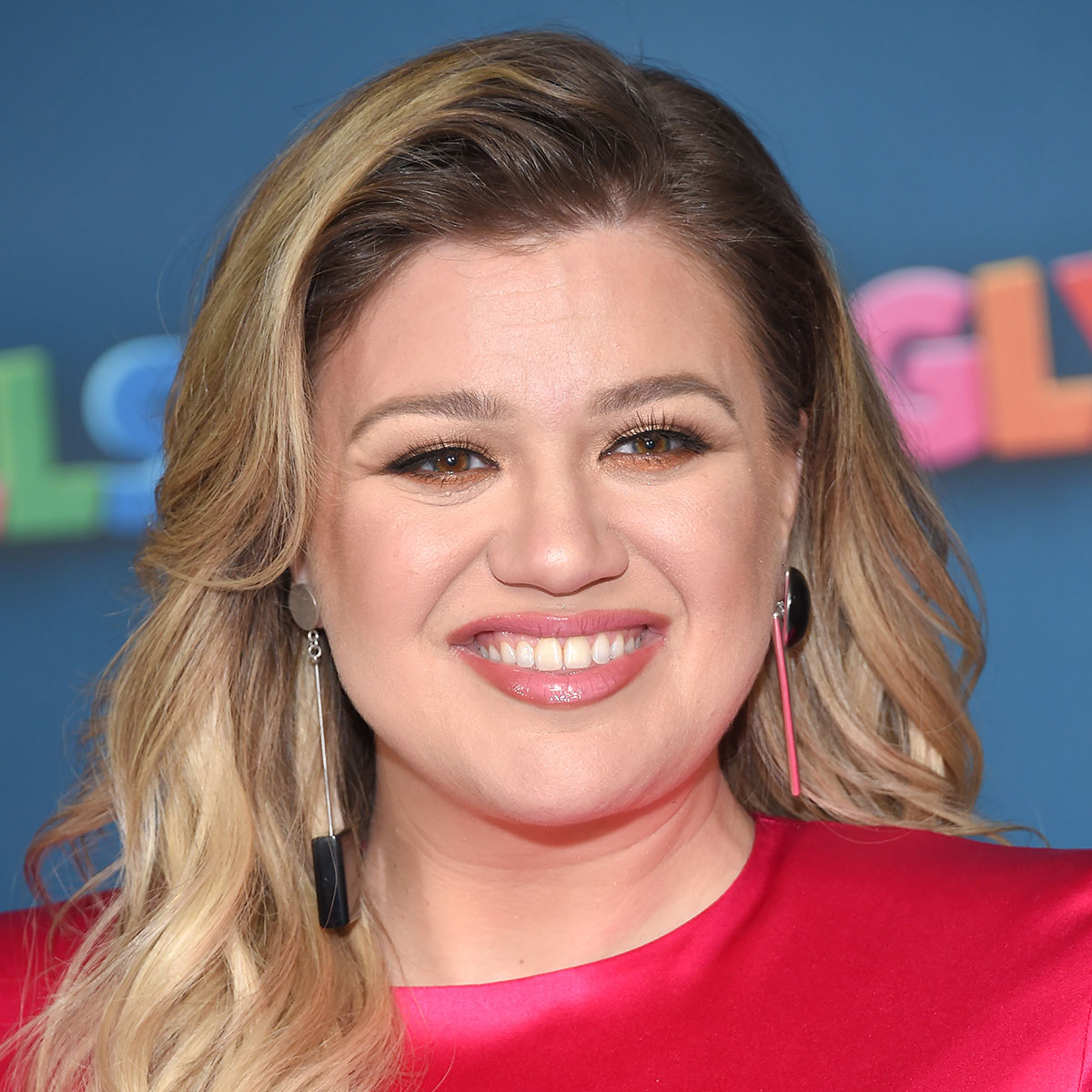 Kelly Clarkson Shows Off Her Recent ‘Kelly Clarkson Show’ Outfits On ...