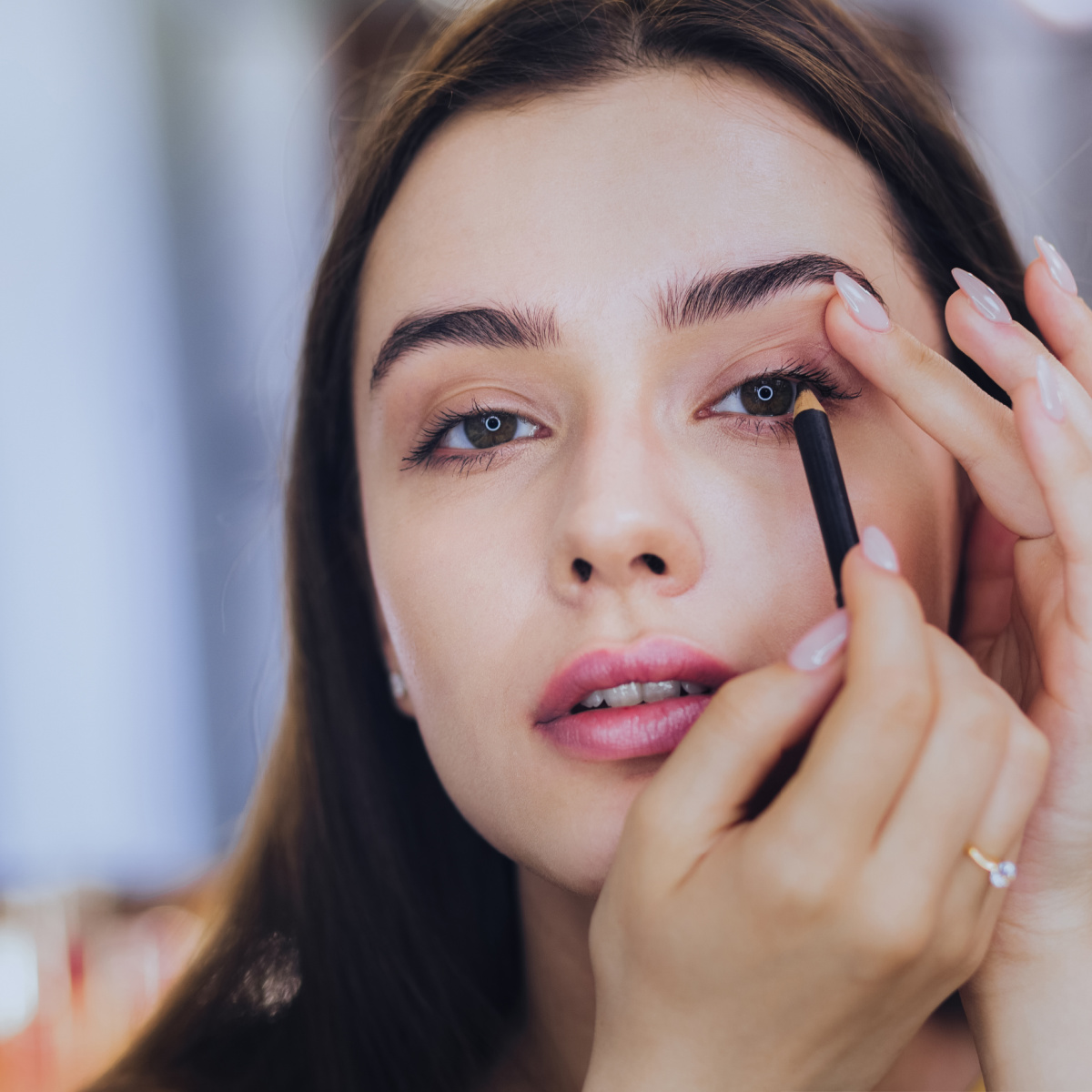 These Eye Makeup Tricks Immediately Make You Look Years Younger, According To MUAs - SHEfinds