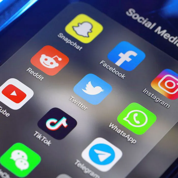 4 iPhone Apps No One Should Have On Their Phones Anymore In 2020 ...