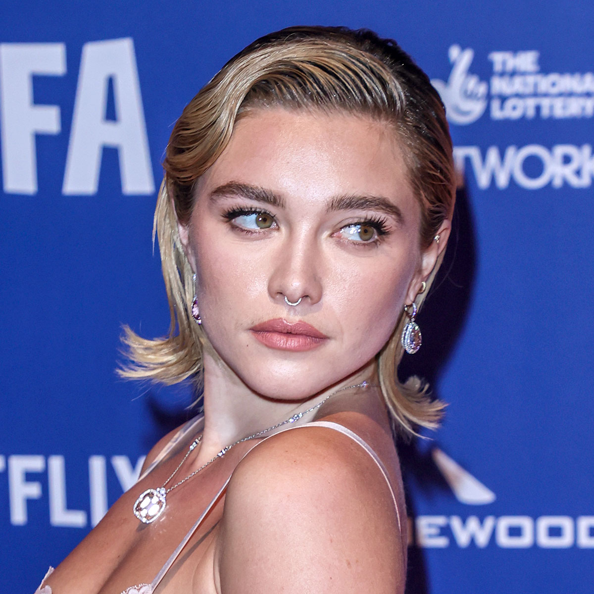 Florence Pugh Shows Off Her Sculpted Legs In A High-Slit, Sequined ...