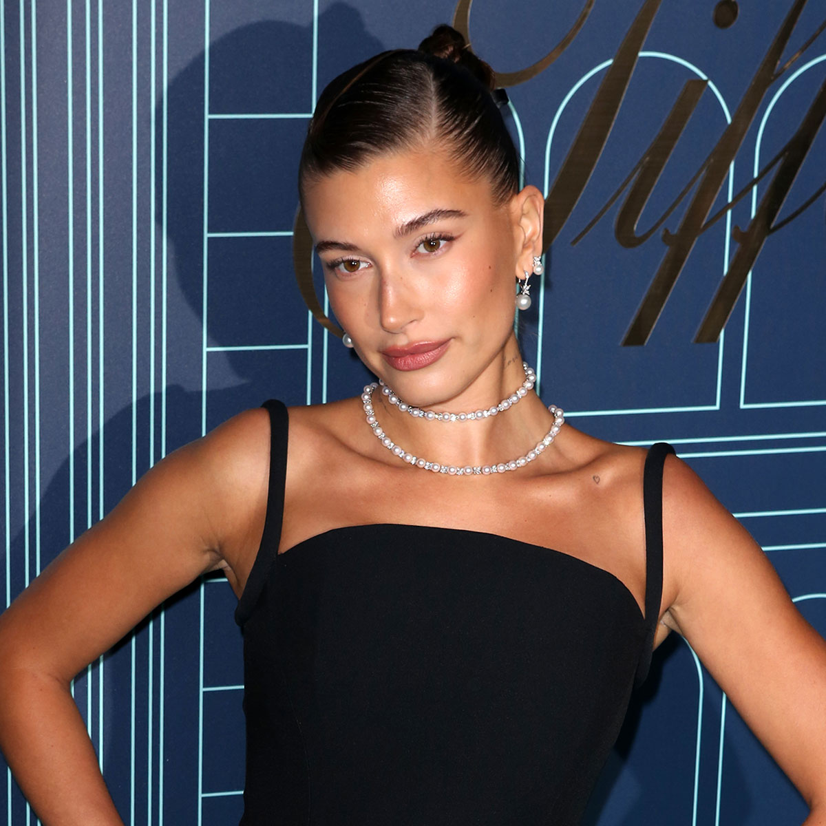 Hailey Bieber’s Legs Were On Full Display In The Tiniest Mini Skirt And ...