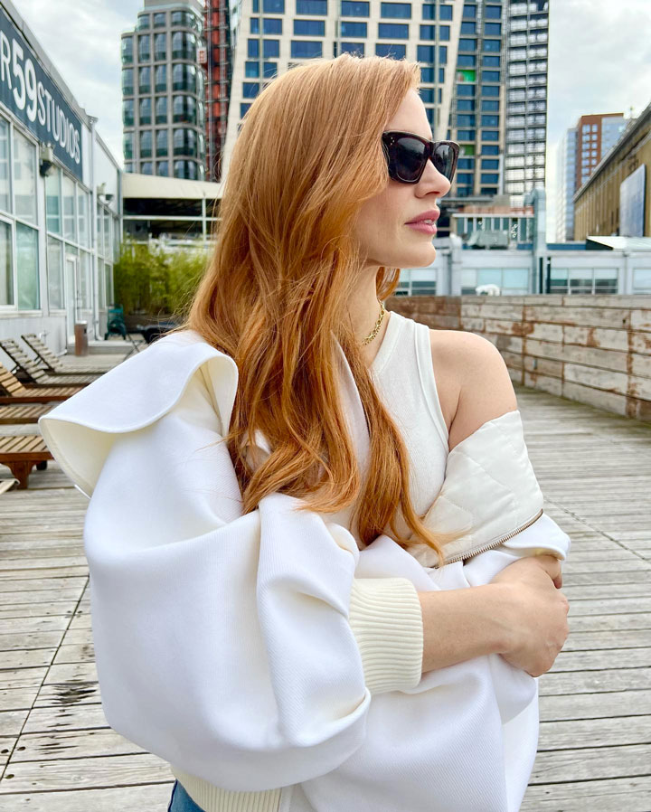 Jessica Chastain Is ‘Feeling Like Summer’ In A White Tank And Acid Wash ...