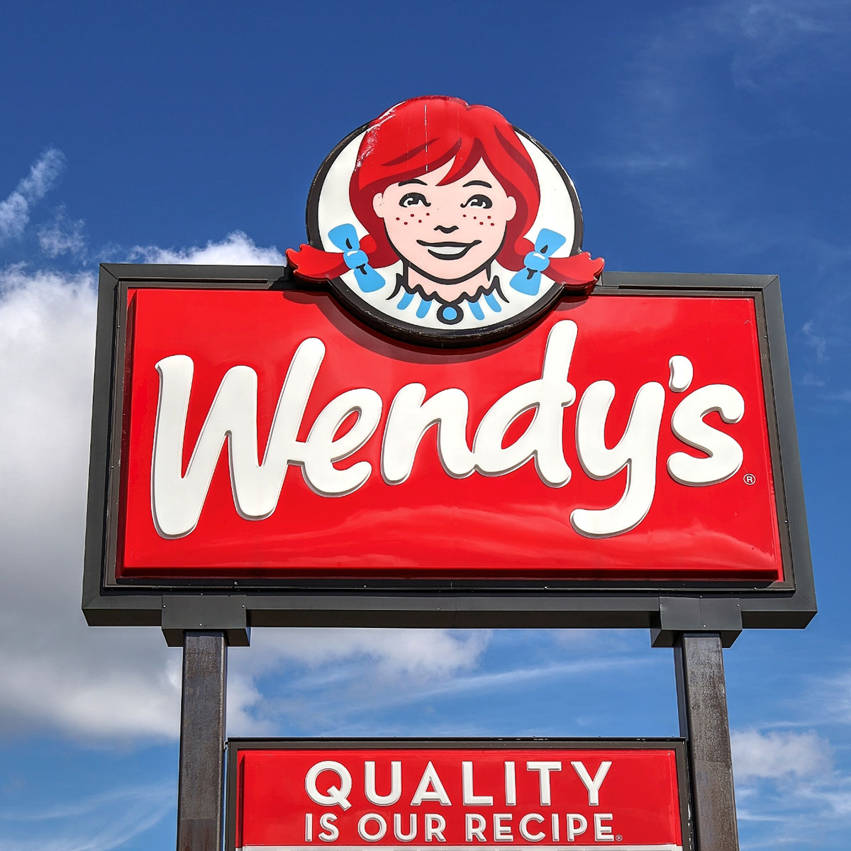 Wendy’s Strawberry Summer Salad Just Dropped—And It’s Only 430 Calories ...