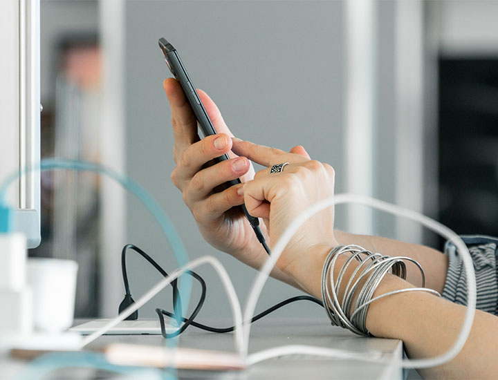 6 iPhone Charging Mistakes You’re Probably Making–Apple Experts Say ...