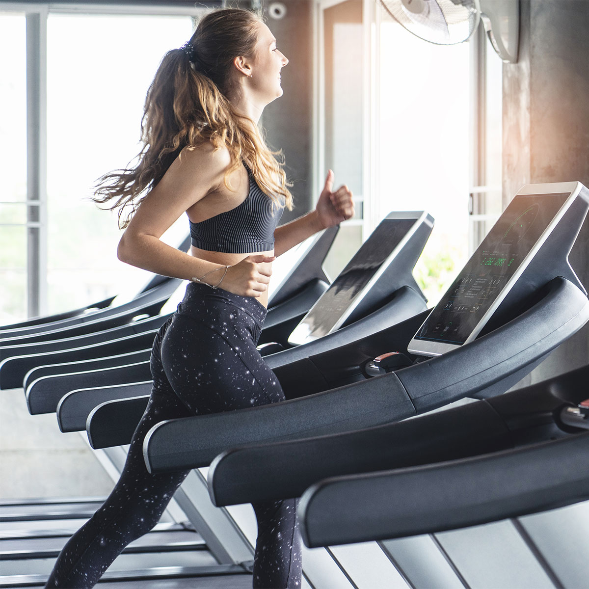 A Personal Trainer Tells Us The Benefits Of The 12-3-30 Walking Workout ...