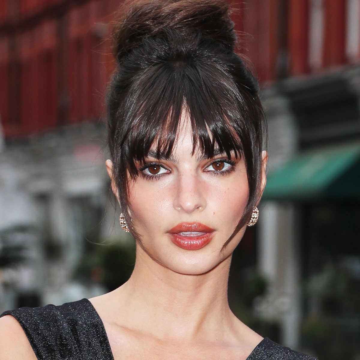 Emily Ratajkowski Is Busting Out Of Her Velvet Cutout Dress At Vogue ...