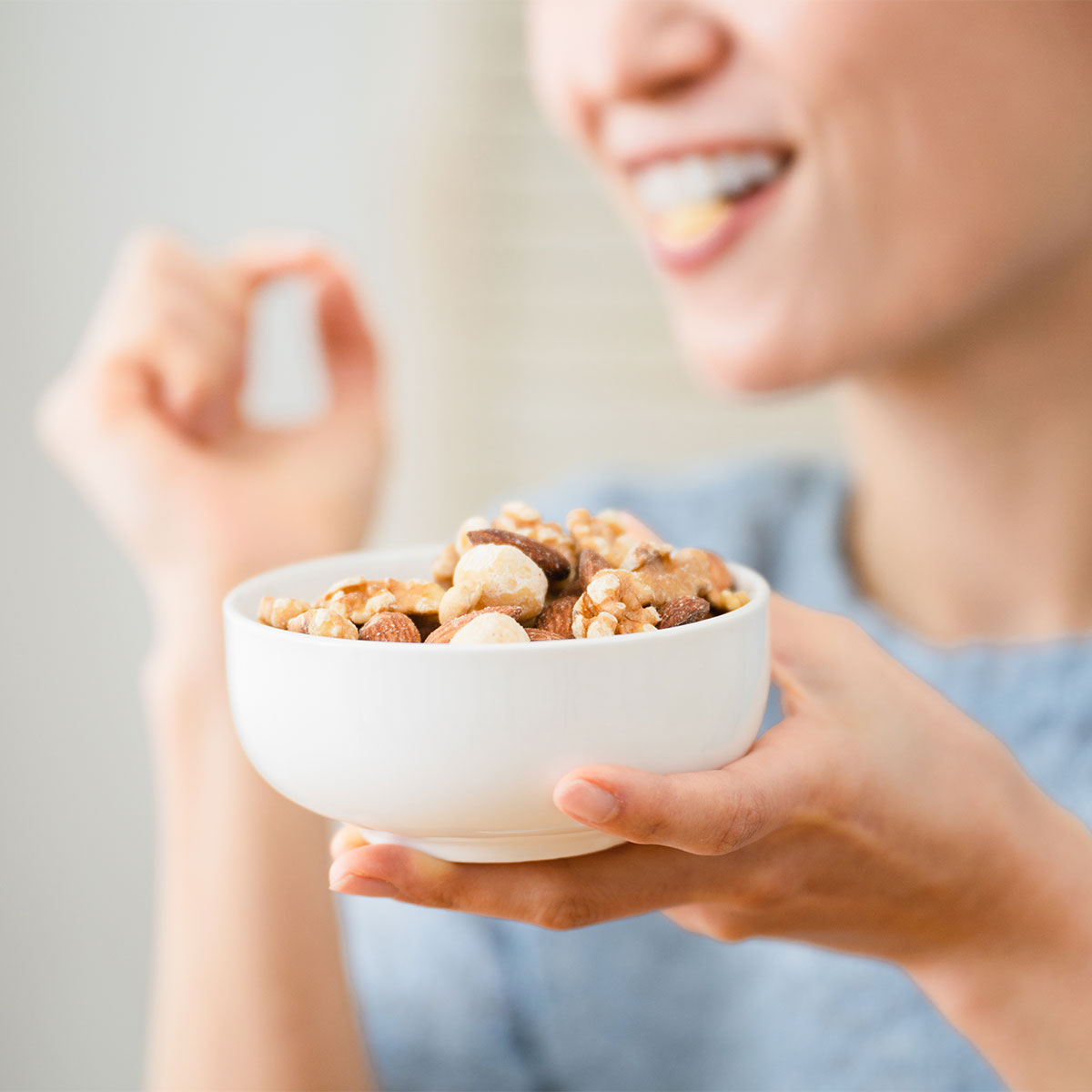 A Handful Of These High-Protein Nuts Actually Aids Weight Loss ...