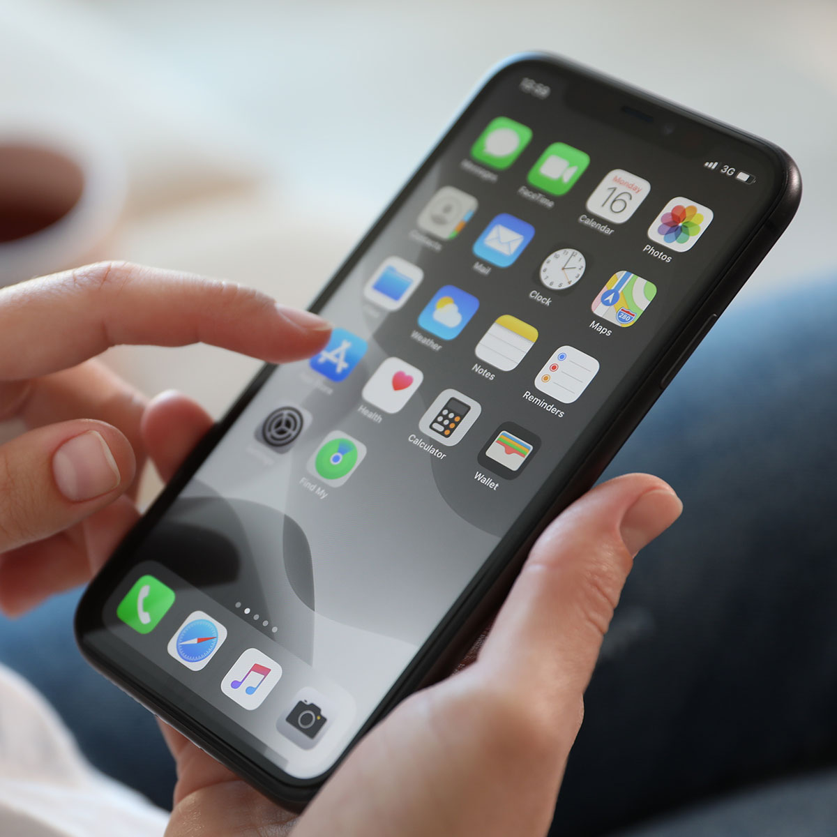 The Worst iPhone Apps That Are Draining Your Battery So Fast, According ...