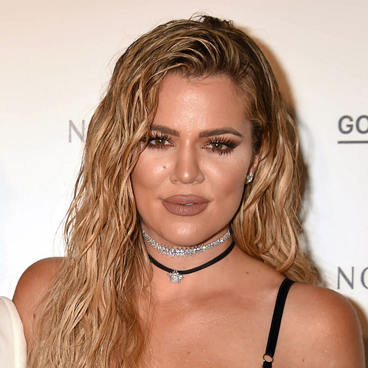 Fans Accuse Khloé Kardashian Of A ‘Facetune Fail’ After Spotting This ...