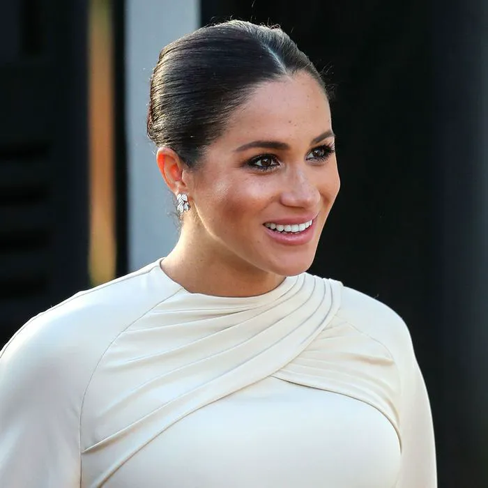 Meghan Markle Once Wore This Gorgeous Gold Dress That Costed Over $100K ...