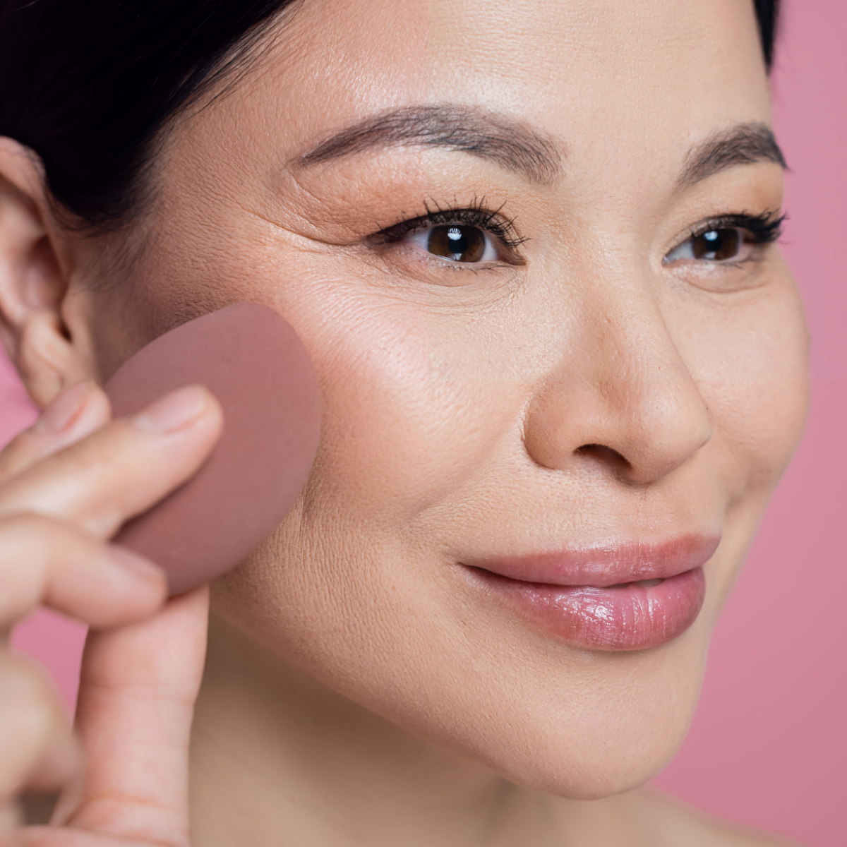 A Celebrity Makeup Artist Reveals A Life-Changing Foundation Hack For ...