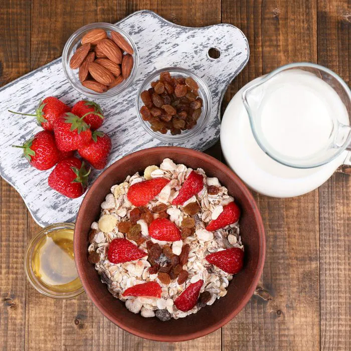 Doctors Say People Who Add These 2 Things To Their Oatmeal Struggle To ...