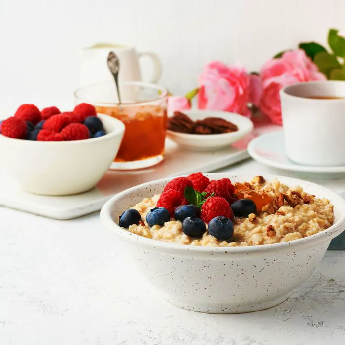 Doctors Say People Who Add These 2 Things To Their Oatmeal Struggle To ...