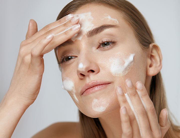 A Board-Certified Dermatologist Reveals How To Tighten ‘Saggy’ Skin For ...