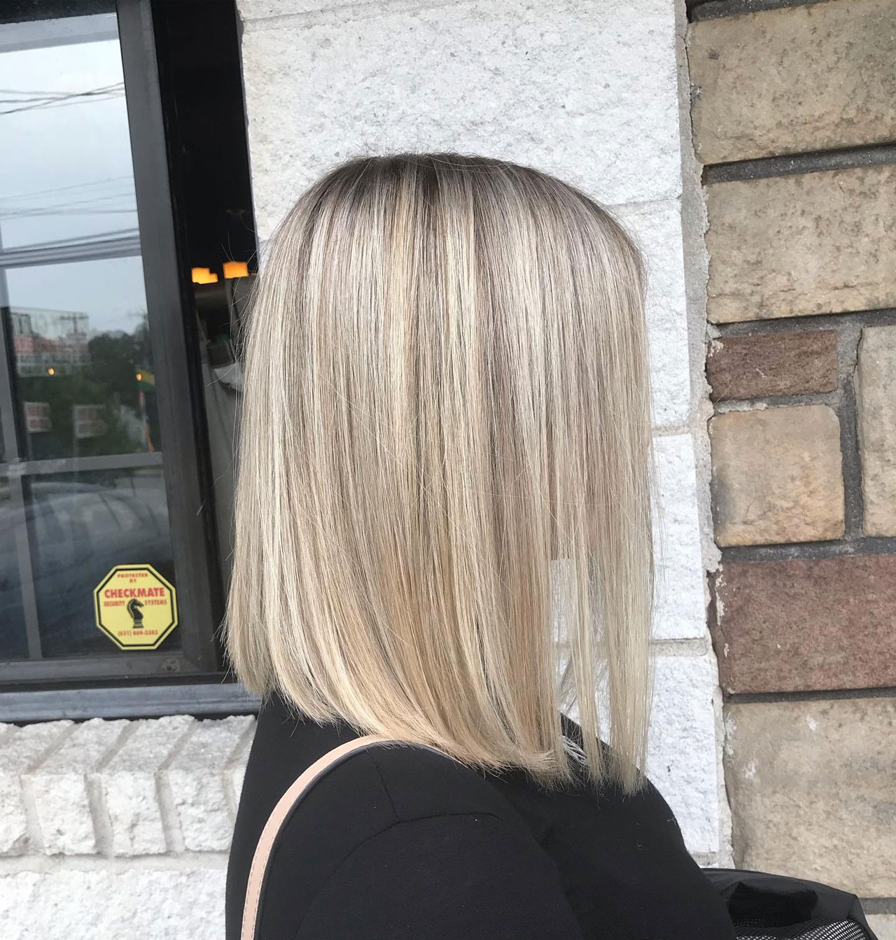 Stylists Share The 4 Best Shoulder-Length Hairstyles For Women Over 40 ...