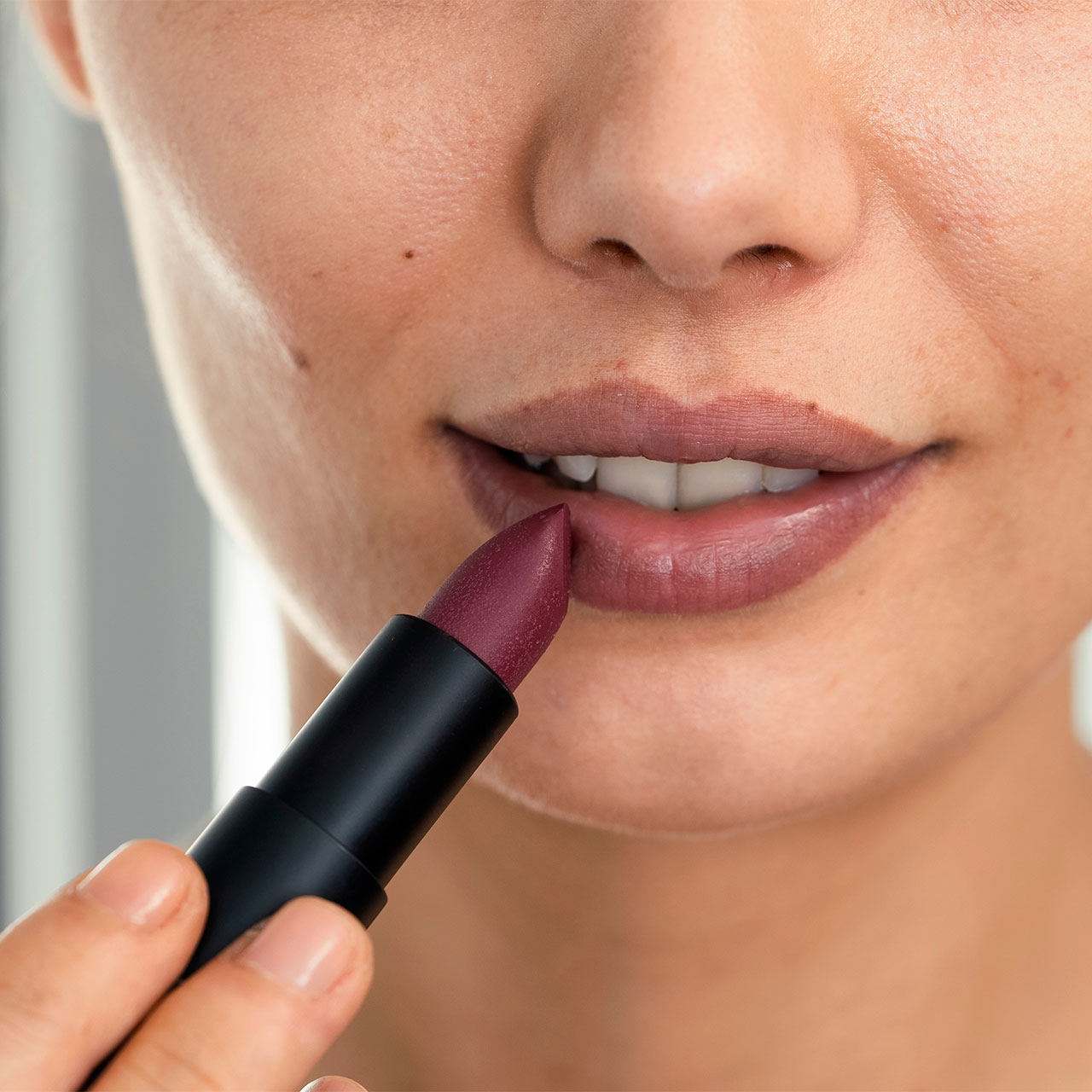 3 Common Lipstick Errors That Can ‘Emphasize’ Lip Lines And Wrinkles ...