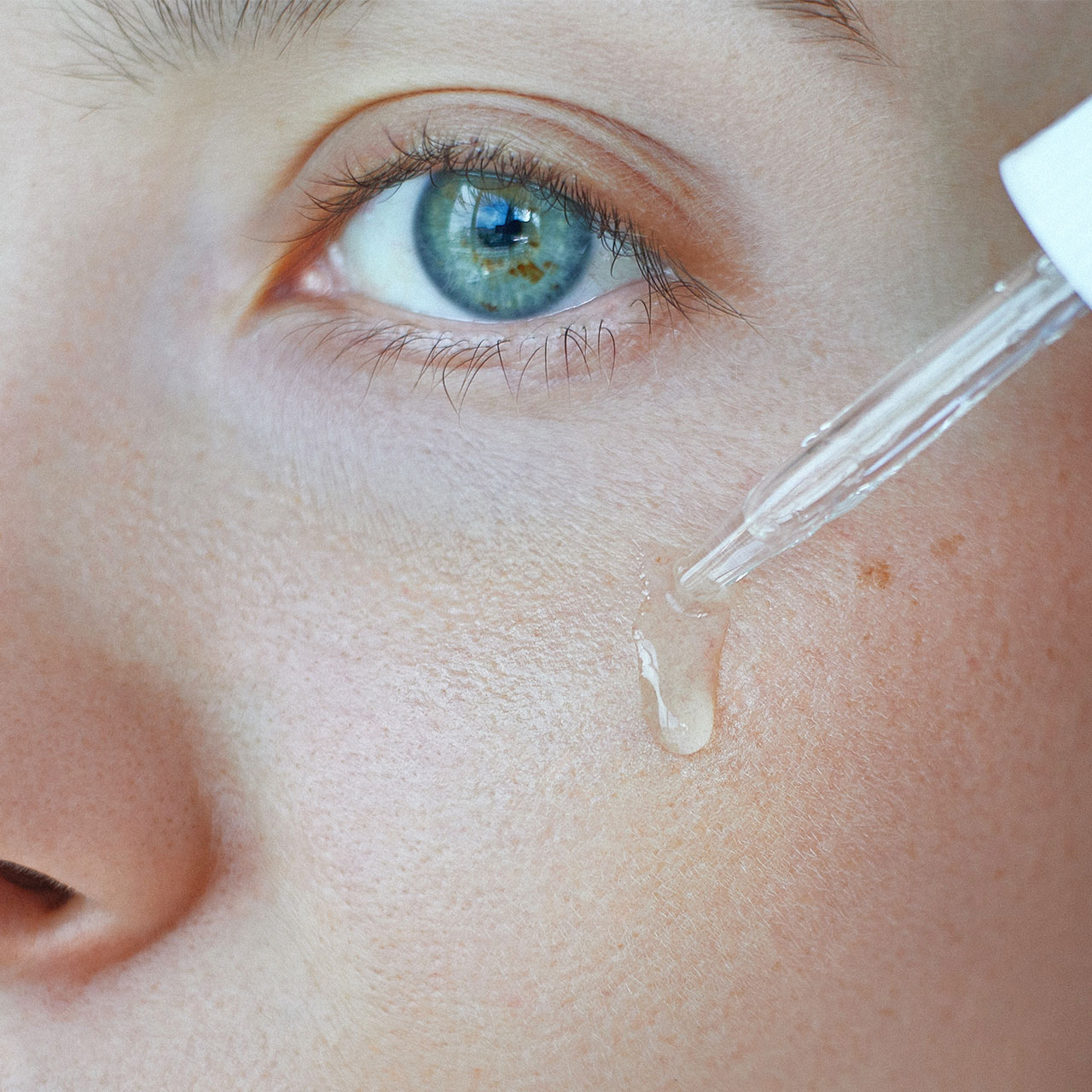 The 5 Best Serum Ingredients For A Smoother, Clear & Even Complexion ...