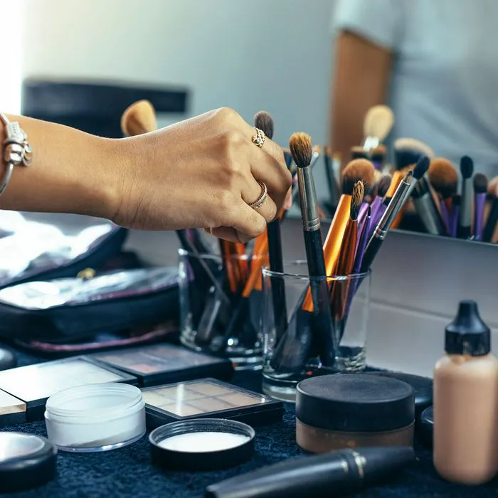 A Makeup Artist Tells Us How To Apply Winged Eyeliner Like A Pro - SHEfinds