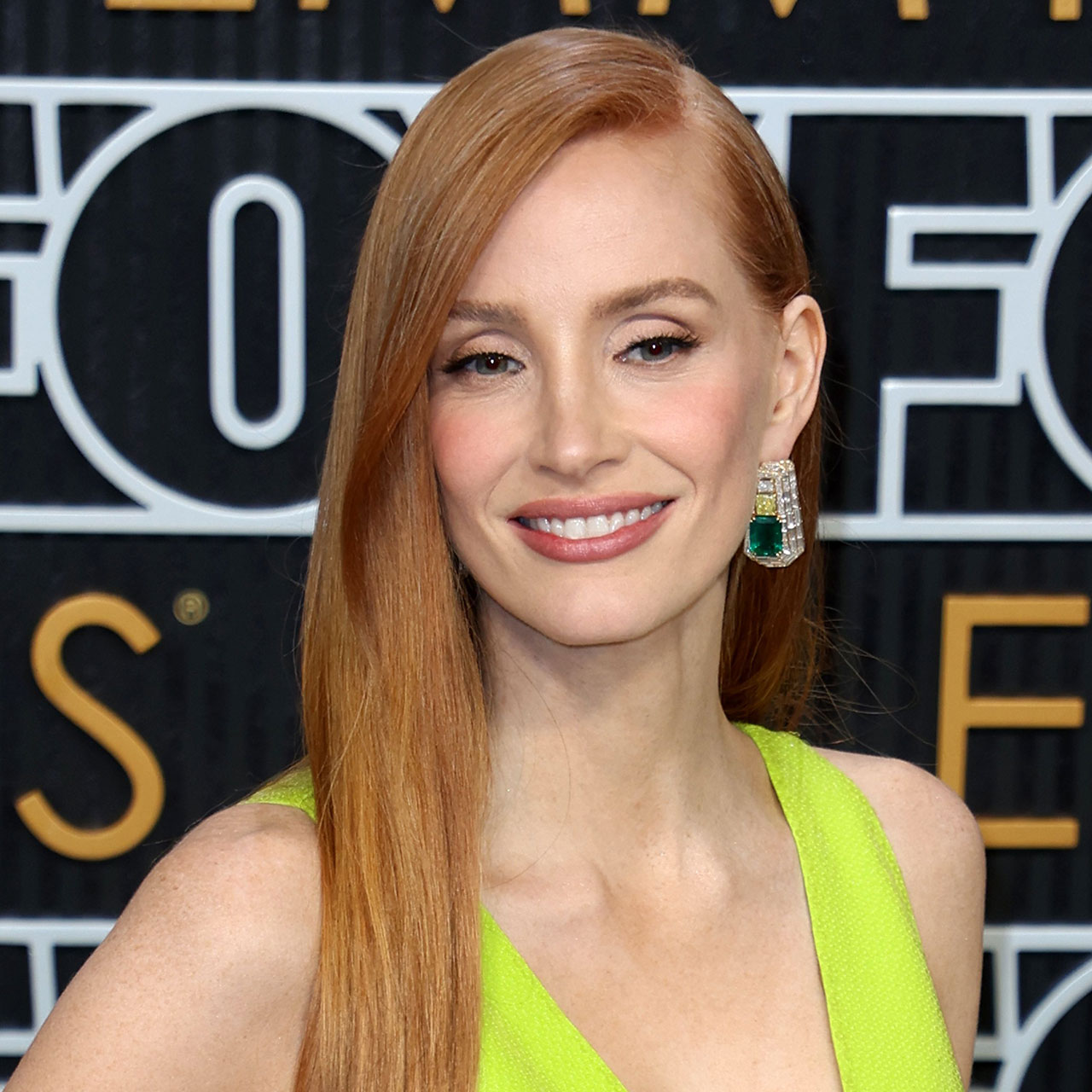 Jessica Chastain, 46, Shines In A Plunging Neon-Green Gown On The Emmy ...